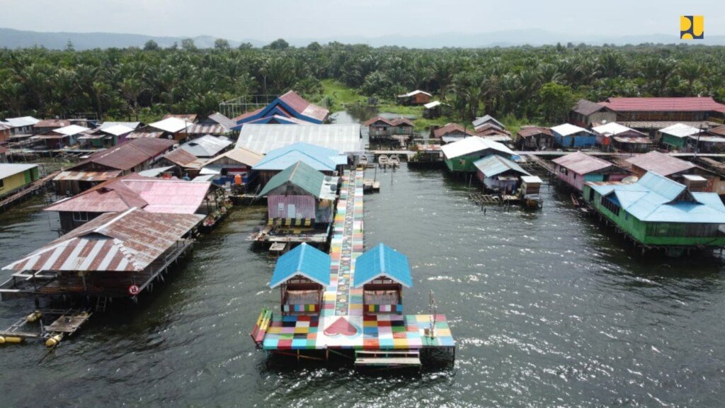 Program Bedah Rumah Untuk Kampung Wisata di Danau Sentani - Properti ...