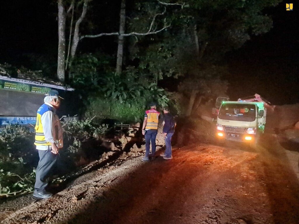Longsoran di Jalan Nasional Cianjur-Puncak Akibat Gempa Diharapkan ...