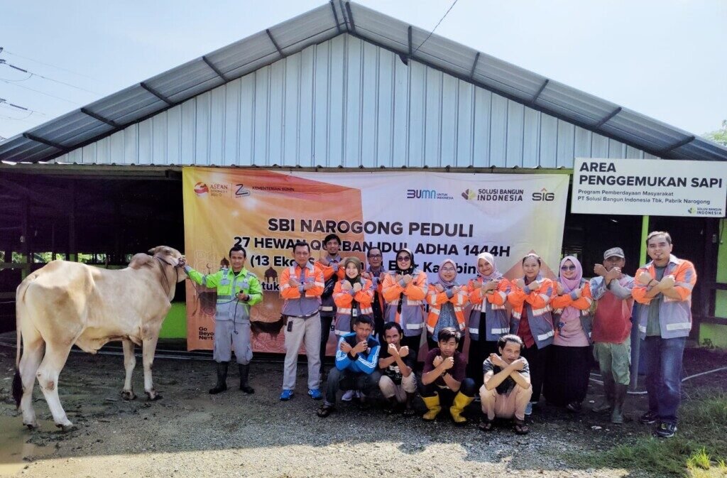 Solusi Bangun Indonesia Pabrik Narogong Bagikan 27 Hewan Kurban ...