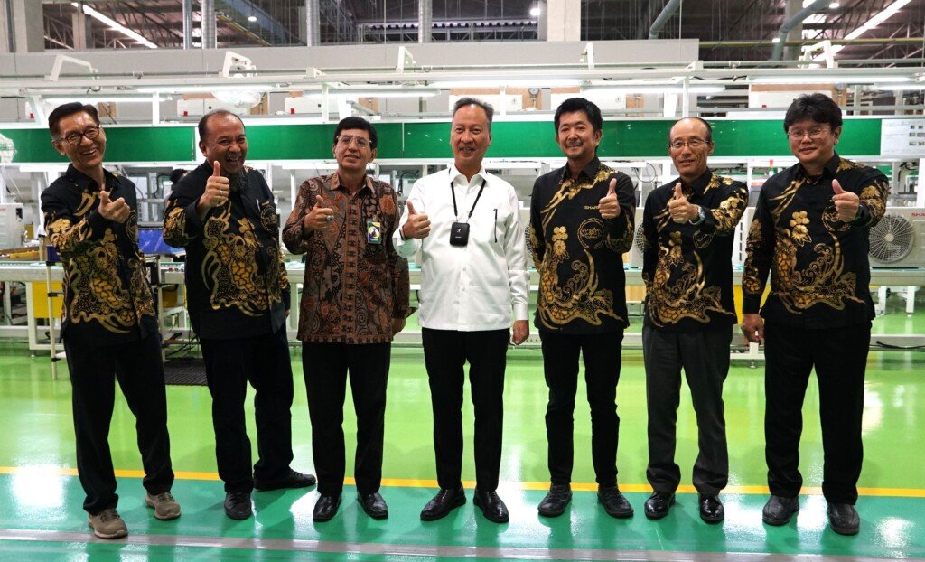 Menperin Agus Gumiwang Kartasasmita Kunjungi Pabrik AC Sharp Indonesia ...