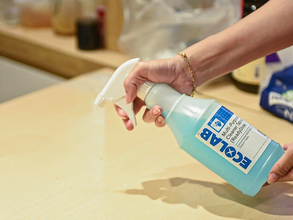 98% Lebih Hemat Kemasan! Ecolab Luncurkan ReadyDose™ di Indonesia untuk ...