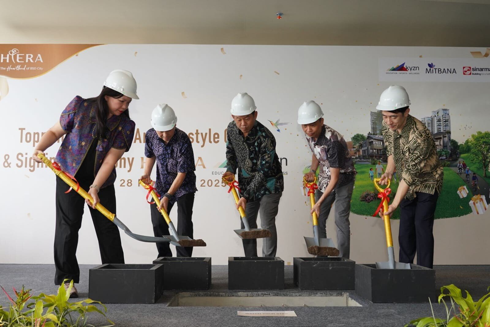 Hiera Sport & Lifestyle Center Topping Off, Pusat Olahraga Modern di ...